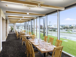 Café da manhã e jantar, culinária internacional