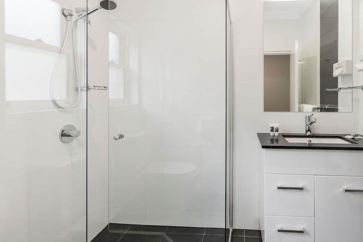 Quarto Superior, 1 cama queen-size | Roupa de alta qualidade, minibar, secretária