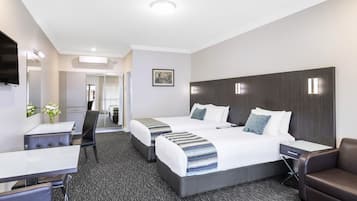 Roupa de alta qualidade, minibar, secretária