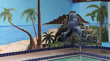 Piscina interior, piscina exterior, espreguiçadeiras