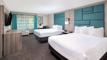 Roupas de cama premium, cofres nos quartos, escrivaninha