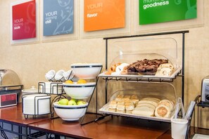 Café da manhã com buffet grátis todos os dias
