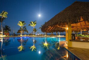 4 piscinas externas, espreguiçadeiras