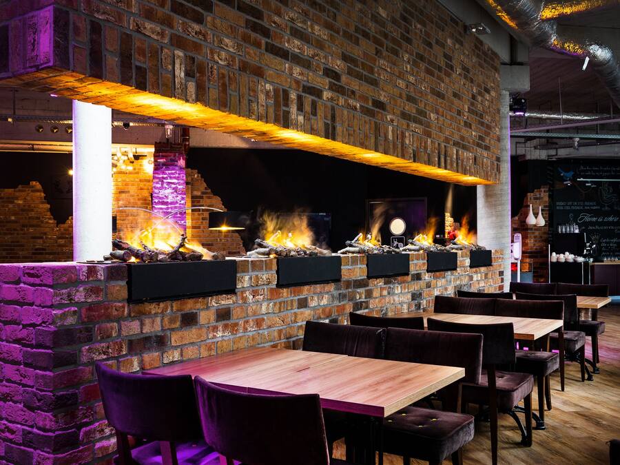 Serviço de café da manhã, almoço, jantar; vistas para o jardim