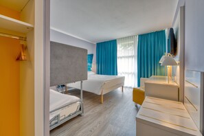 Quarto Duplo Familiar | Roupa hipoalergénica, secretária, quartos insonorizados 