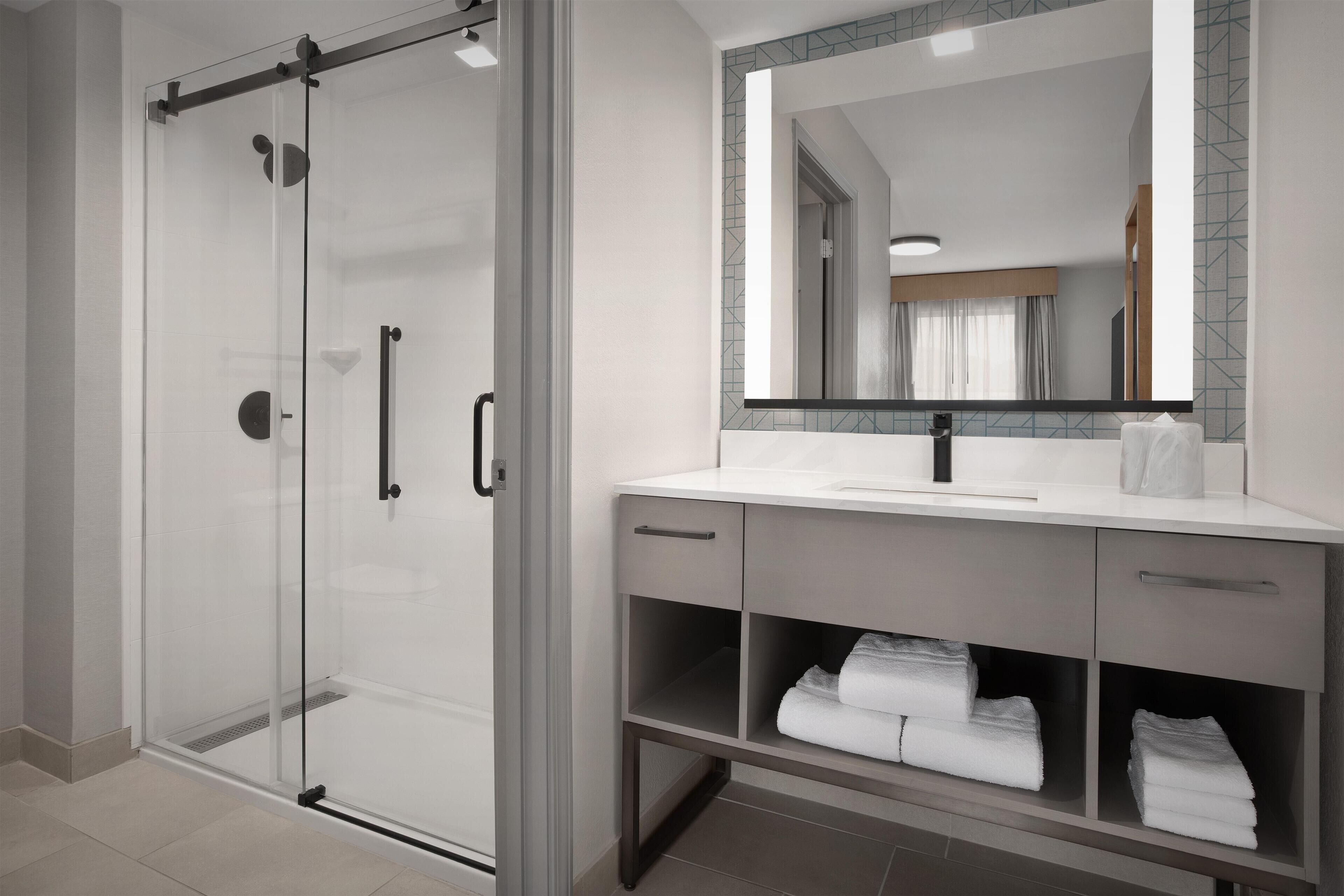 Suite, 1 cama king-size | Duche na casa de banho