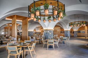 7 restaurantes: opção de café da manhã, almoço e jantar