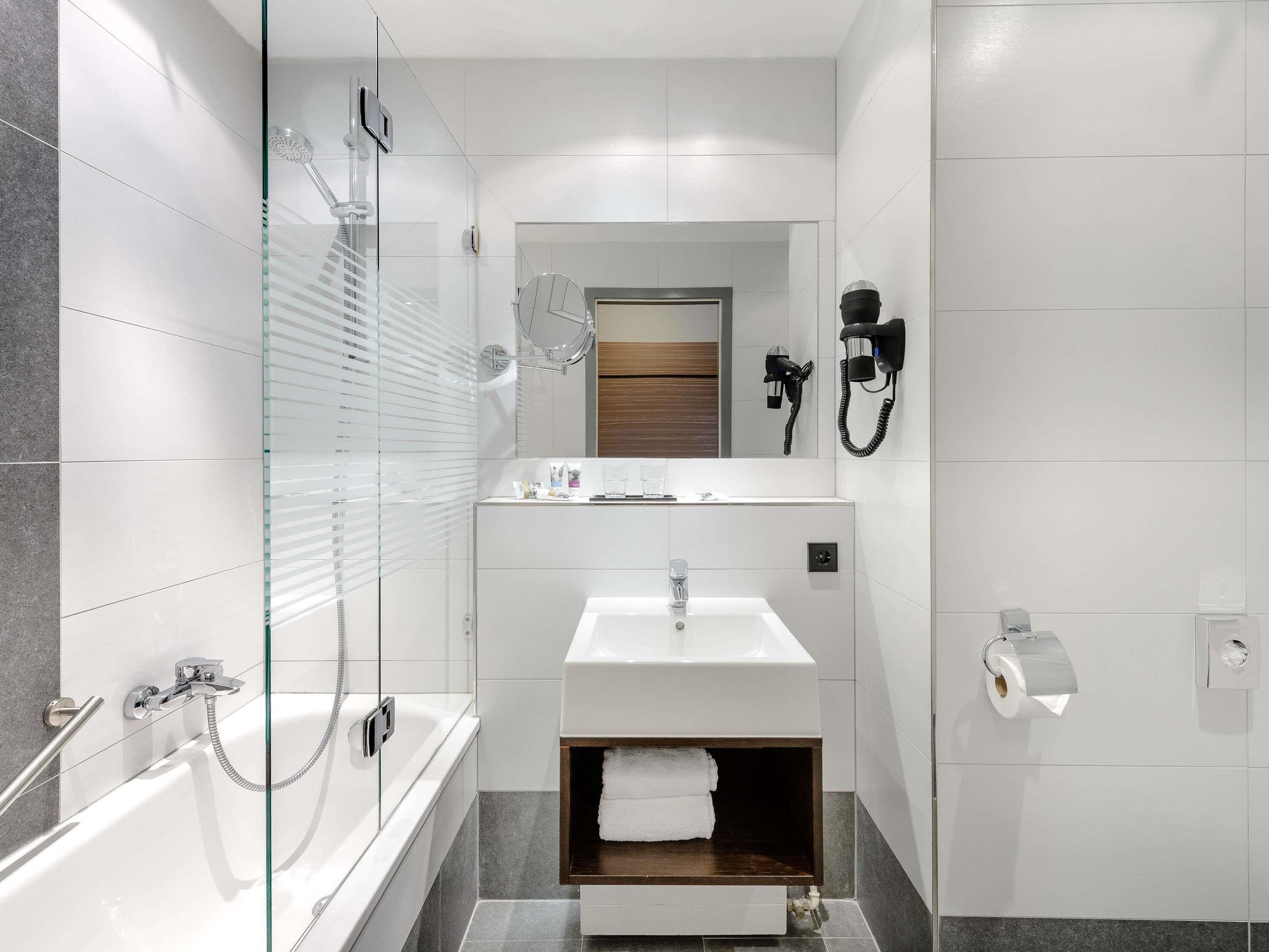 Quarto Privilege, Quarto, 1 cama queen-size | Roupa hipoalergénica, minibar grátis, cofre no quarto, secretária 