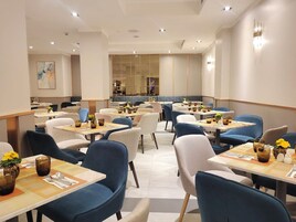 Pequeno-almoço tipo buffet diário mediante uma taxa