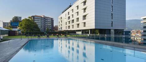 Piscina externa sazonal