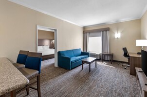 Suite, 1 cama king-size, não fumadores | Secretária, ferro/tábua de engomar, Wi-fi grátis 