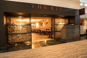 Pequenos-almoços e jantares servidos, incluindo cozinha americana 