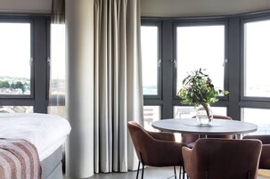 Suite Standard, 1 cama queen-size, não fumadores | Camas de colchão pillowtop, minibar, secretária 
