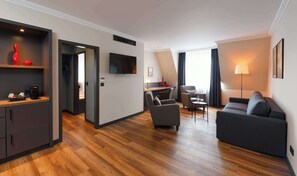 Suite | 1 quarto, cofre no quarto, secretária, cortinas/cortinados opacos 
