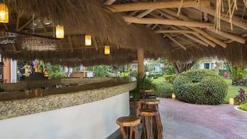 Bar junto à piscina