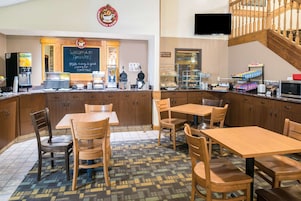 Café da manhã com buffet grátis todos os dias