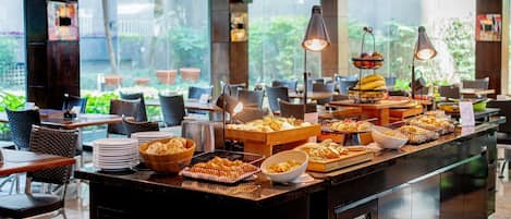 Pequeno-almoço tipo buffet diário (75 BRL por pessoa)