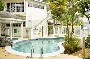 2 piscinas externas