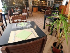 Café da manhã, almoço e jantar; culinária francesa 