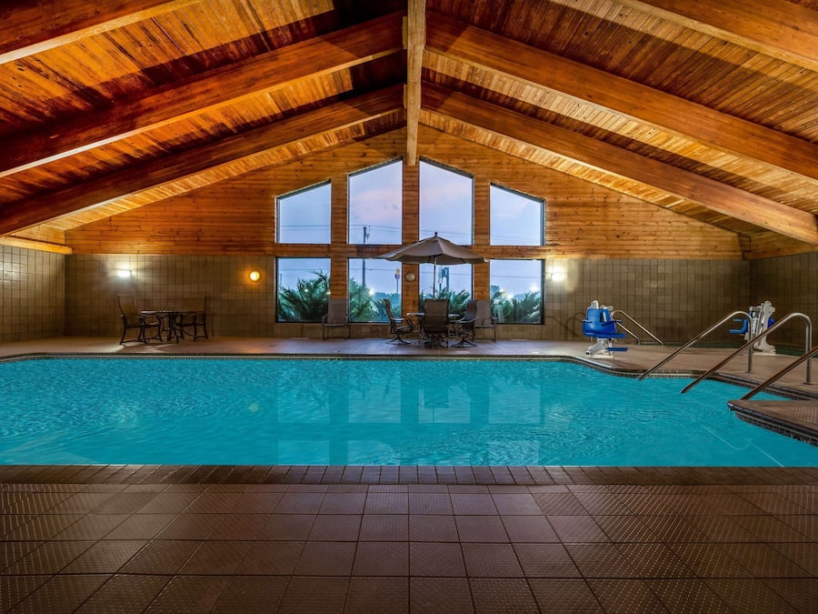 Piscina interior, da(s) 08:00 à(s) 22:00, espreguiçadeiras