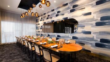 Café da manhã, almoço e jantar; culinária local