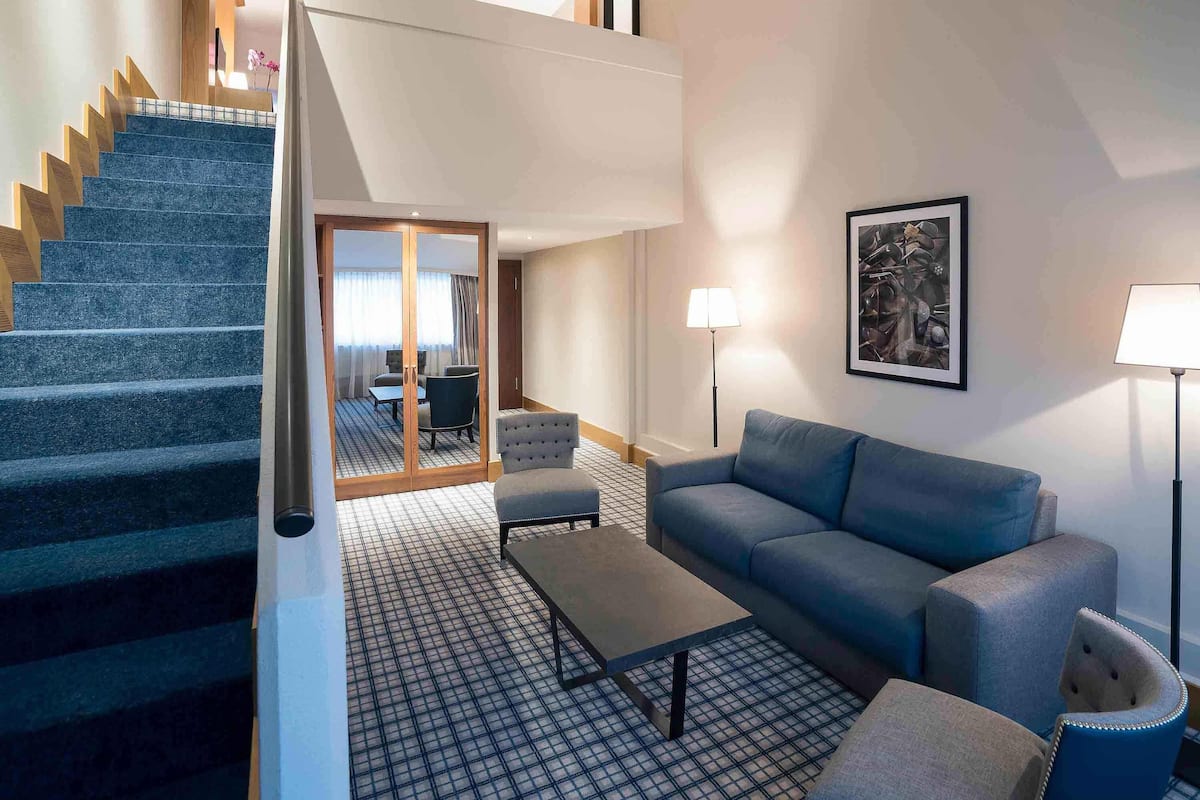 Quarto casal superior, 1 cama de casal e sofá-cama | Cofres nos quartos, escrivaninha, espaço de trabalho para notebook