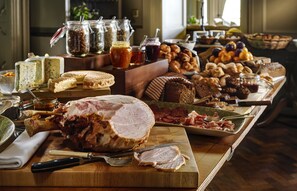 Café da manhã completo grátis