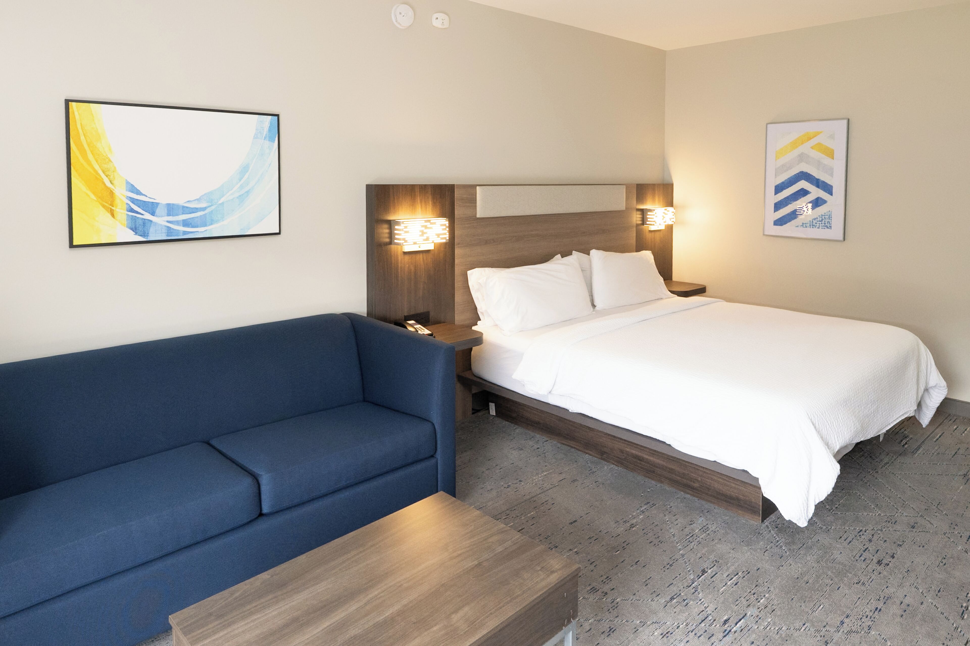 Quarto Standard, 1 cama king-size | Roupa de alta qualidade, cofre no quarto, secretária 