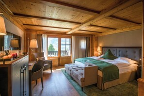 Quarto superior (Matterhorn) | Roupas de cama premium, frigobar, cofres nos quartos, escrivaninha