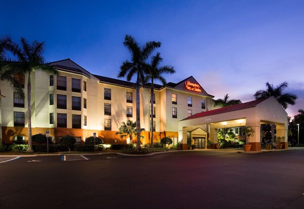 Hampton Inn & Suites Fort Myers Beach/sanibel Gateway - Fort Myers, FL