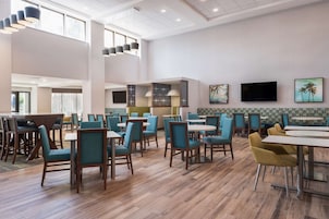 Pequeno-almoço tipo buffet diário incluído 
