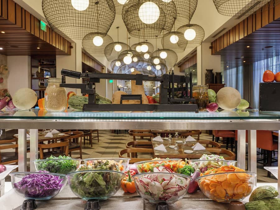 3 restaurantes, pequenos-almoços servidos, cozinha internacional