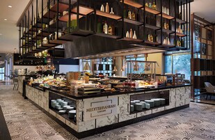 2 restaurantes: opção de café da manhã, almoço e jantar