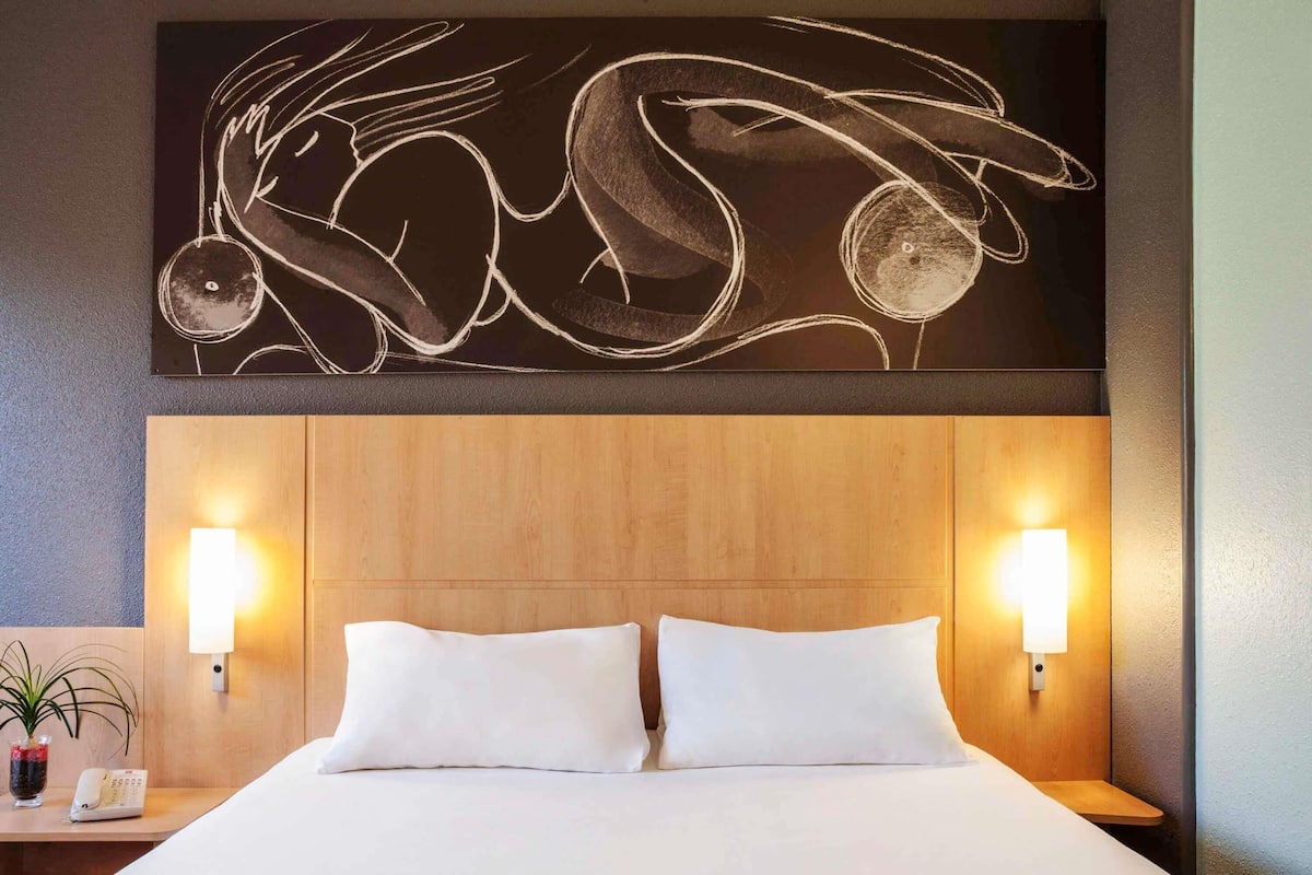 Quarto Standard, 1 cama de casal | Secretária, cortinas/cortinados opacos, quartos insonorizados 