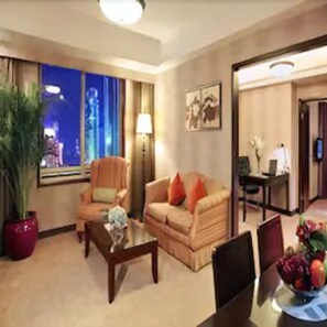 Quarto, 1 cama queen-size, não fumadores | Cofre no quarto, secretária, quartos insonorizados