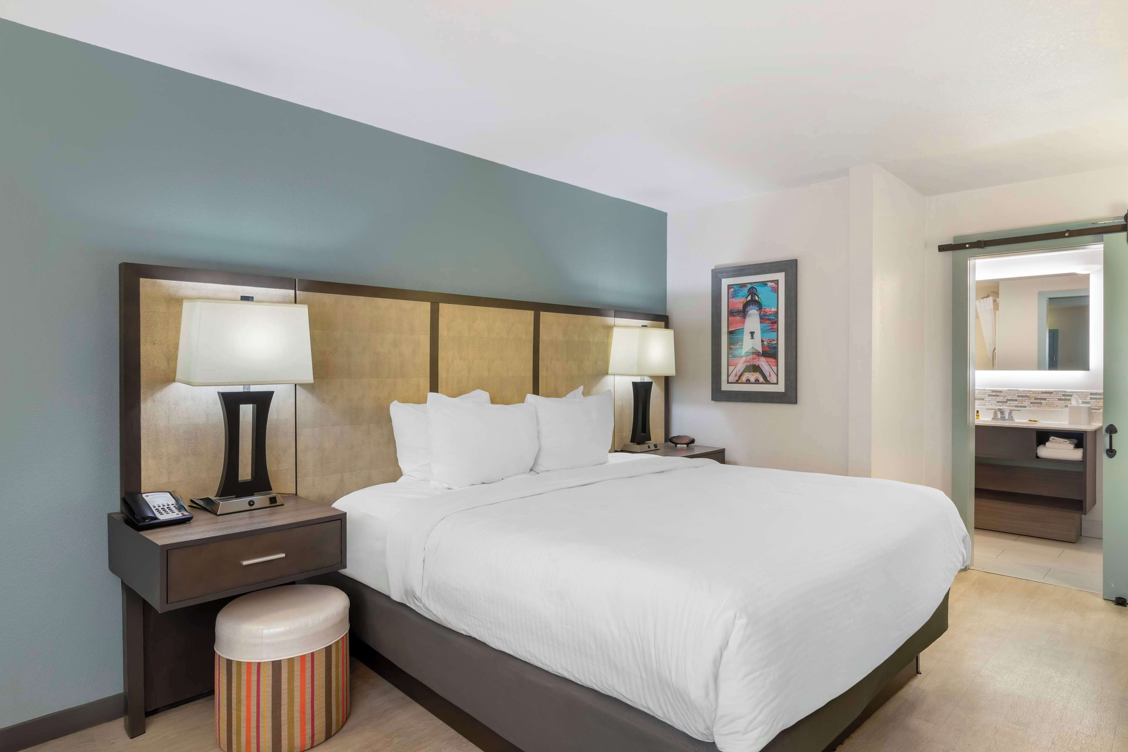 Camas de colchão pillowtop, com mobília individualizada, secretária 