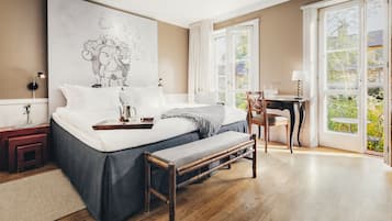 Quarto Deluxe | Minibar, cofre no quarto, secretária