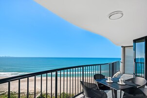 Apartamento luxo, 2 quartos, vista para o oceano | Vista para praia/oceano