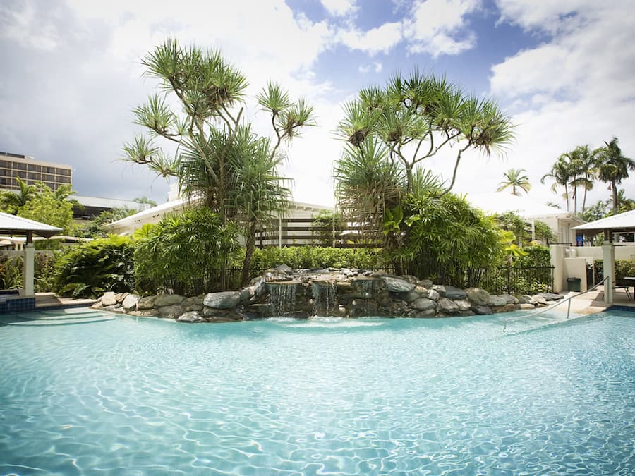 Piscina exterior, espreguiçadeiras