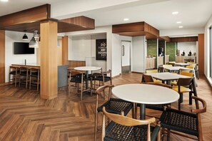 Pequeno-almoço tipo buffet diário incluído 