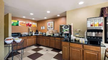 Café da manhã completo grátis todos os dias