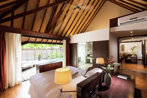 Suite (King Garden with Private Pool) | Vista do quarto