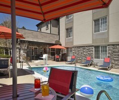 Piscina exterior sazonal 