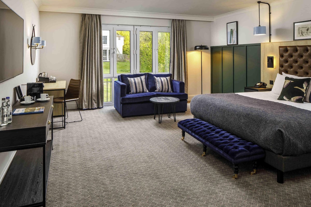 Privilege, Quarto família, 1 cama de casal e sofá-cama | Escrivaninha, espaço de trabalho para notebook, cortinas blackout