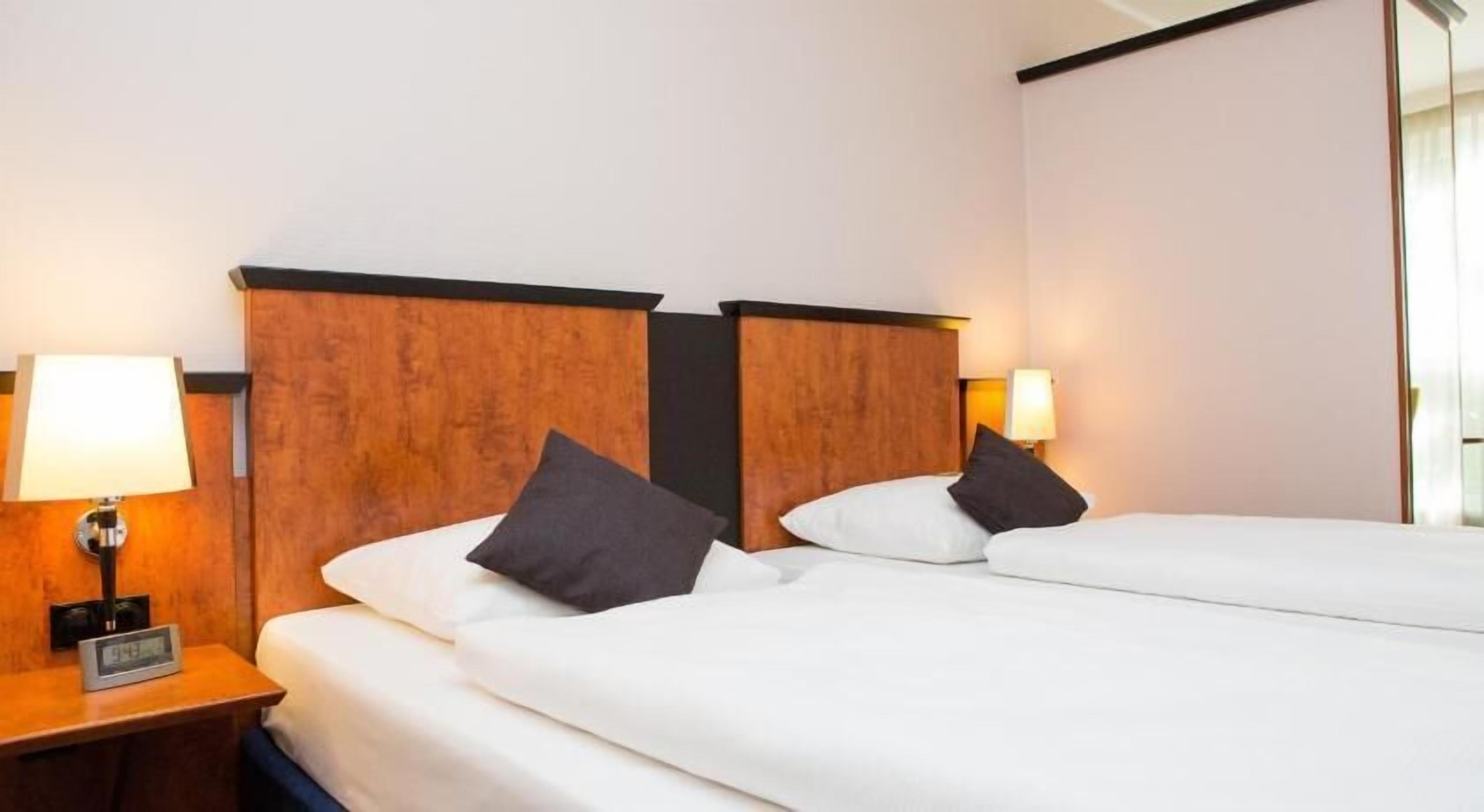 Cofre no quarto, secretária, quartos insonorizados 