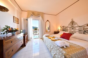 Quarto casal superior | Berços (sobretaxa), Wi-Fi de cortesia, roupa de cama