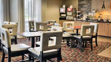 Pequeno-almoço tipo buffet diário incluído