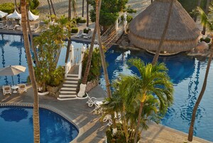 Piscina exterior, espreguiçadeiras