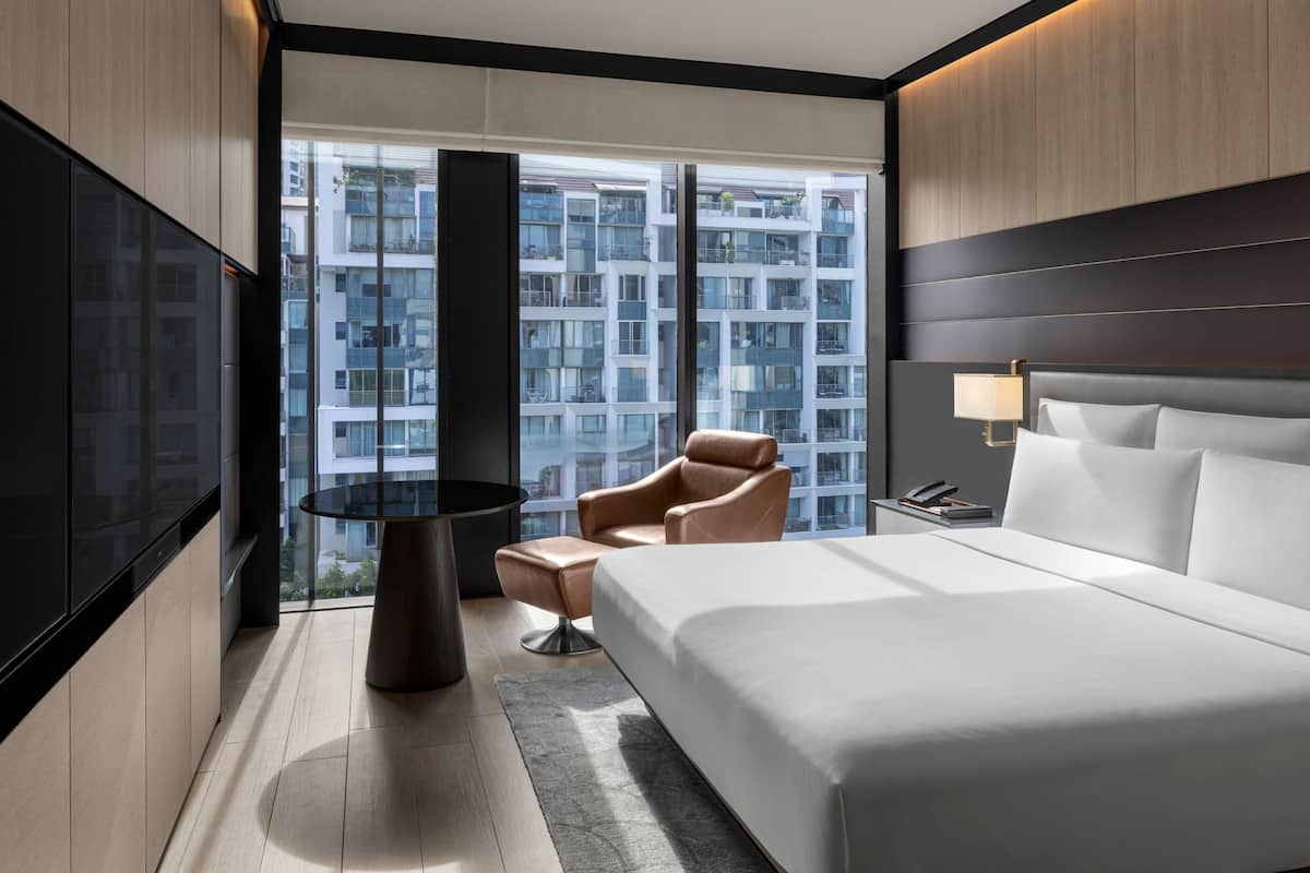 Quarto clássico, 1 cama King, banheira adaptada | 1 quarto, roupas de cama premium, frigobar, cofres nos quartos