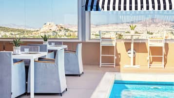 3 restaurantes, pequenos-almoços servidos